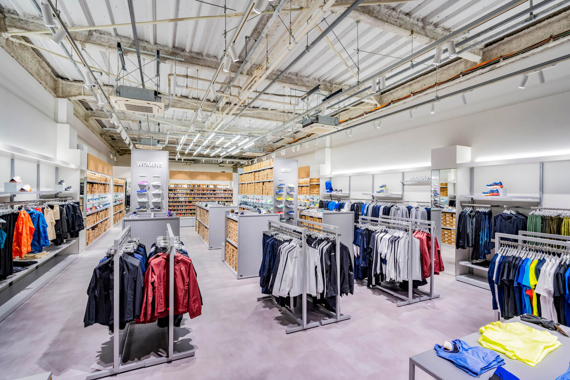 Asics Factory Outlet RINKU PREMIUM OUTLETS | 内装施工事例 | 株式会社LARGO（ラルゴ ...