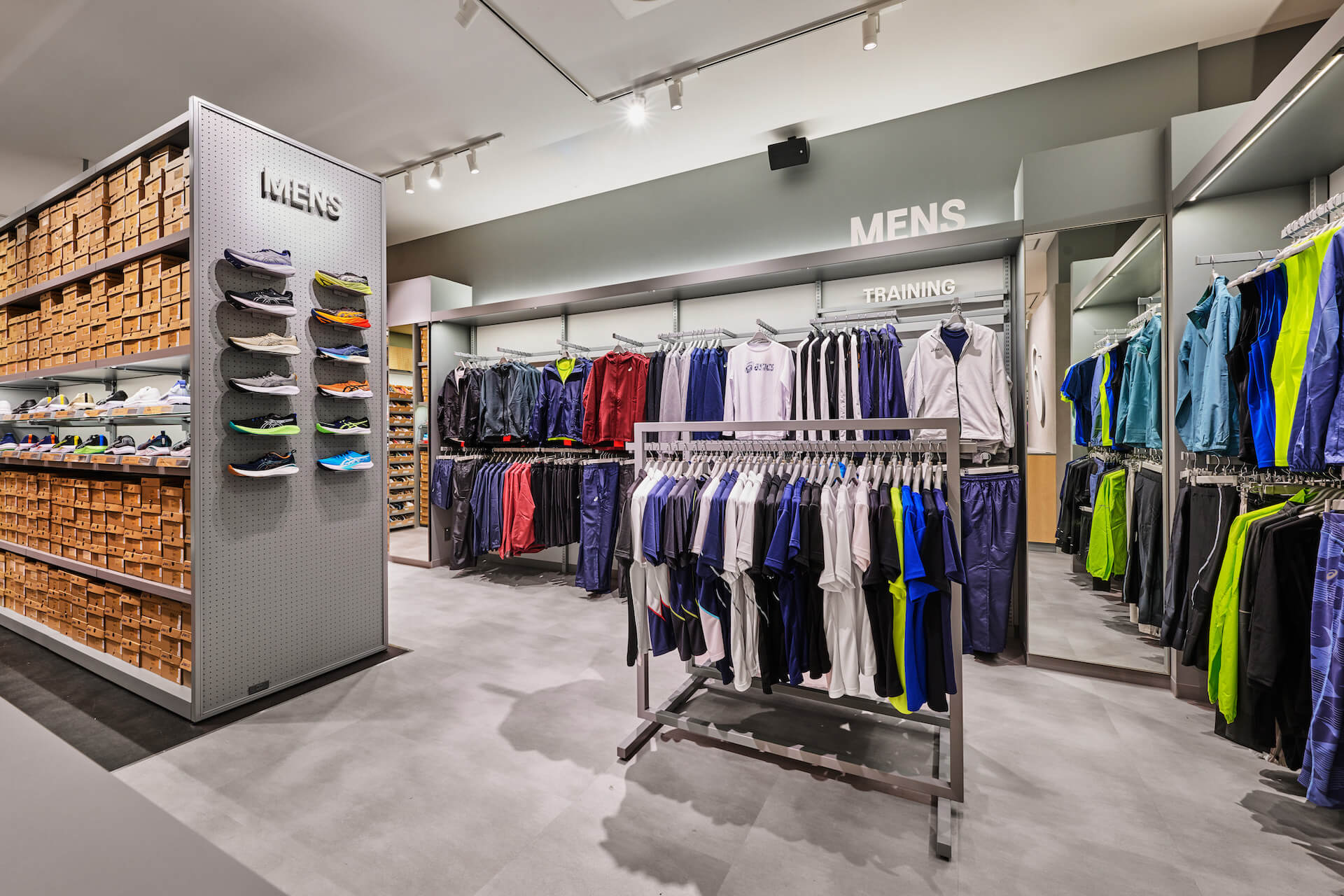 Asics Factory Outlet Mitsui Outlet Park MARINE PIA KOBE | 内装施工事例 | 株式会社 ...
