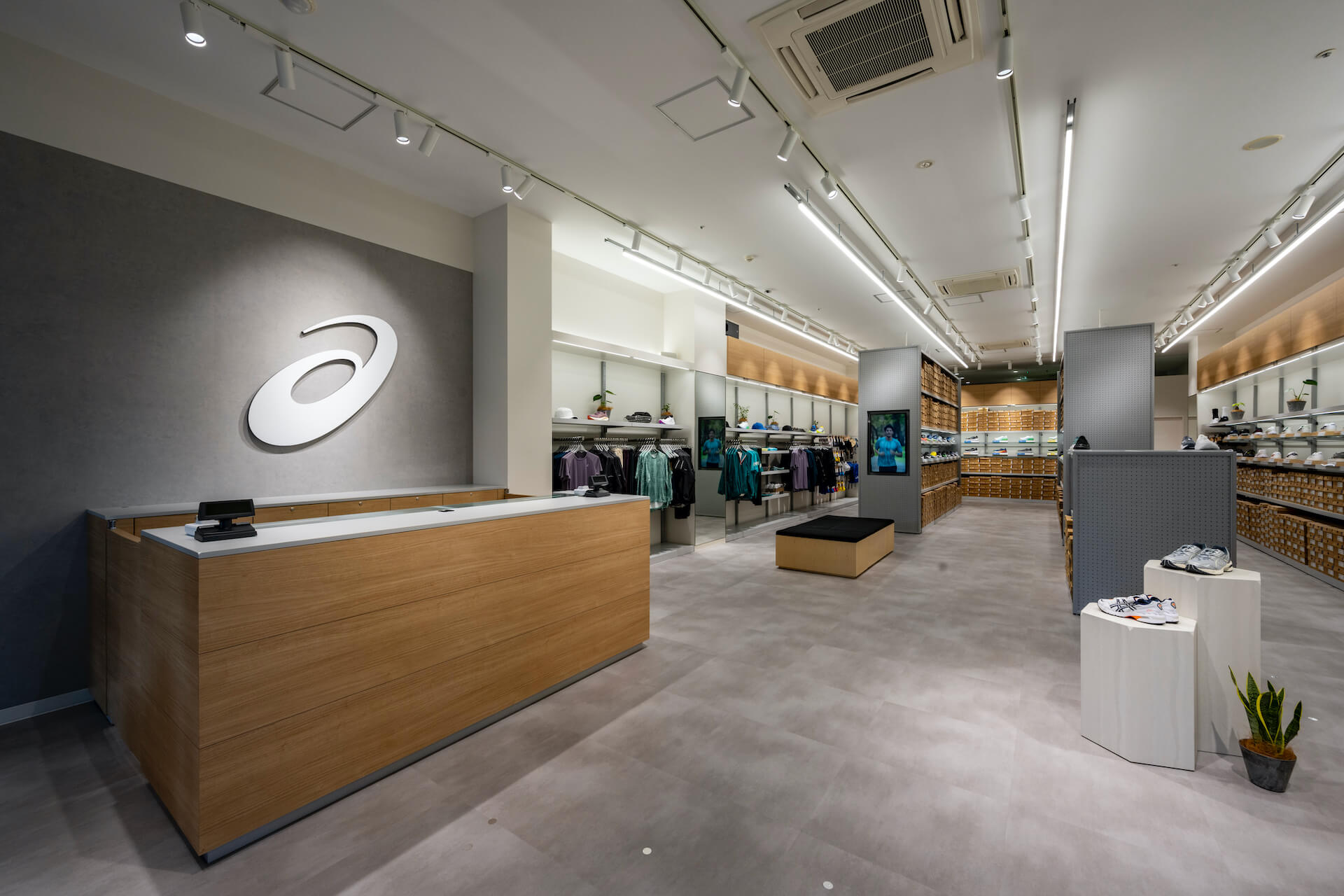 asics FACTORY OUTLET Makuhari | 内装施工事例 | 株式会社LARGO（ラルゴ）| 美容室・サロン・飲食店・病院 ...