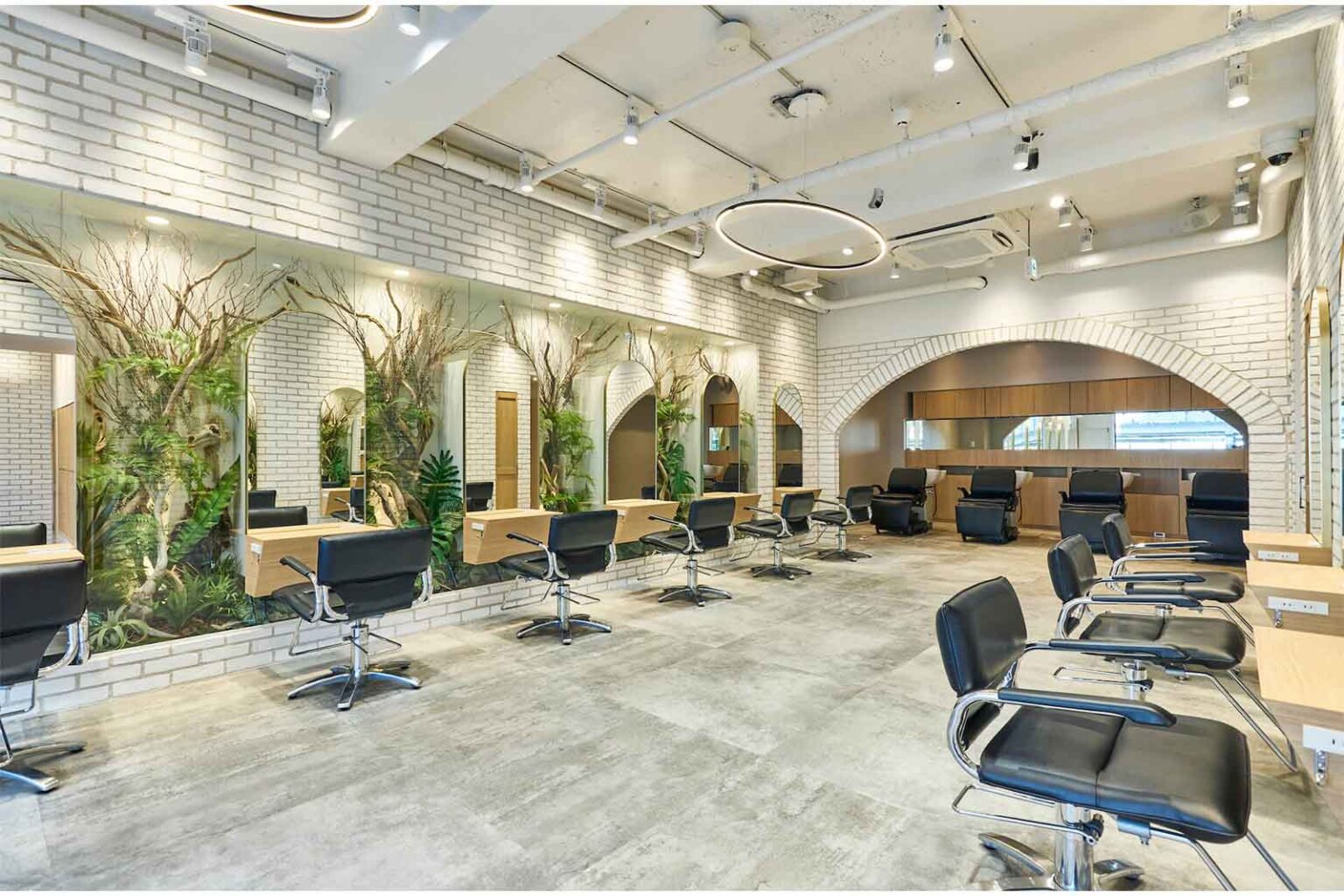 【おしゃれな美容室のセット椅子7選】内装デザイン事例からおすすめをご紹介 - LARGO MAG