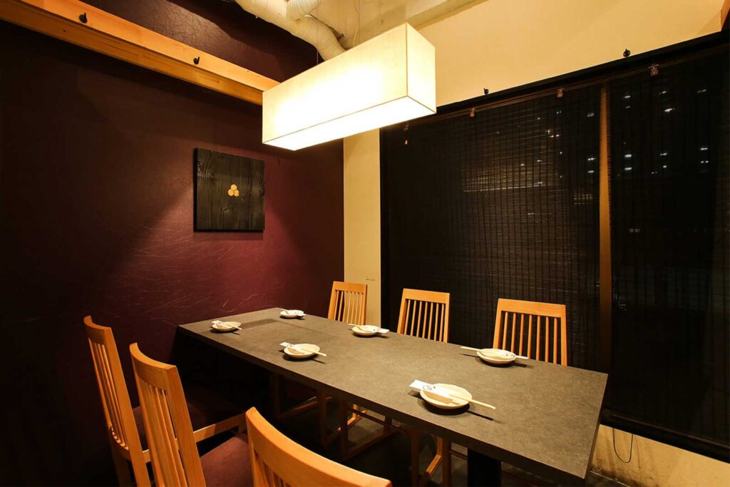 競合店に差をつける！魅力的な居酒屋の内装デザインを解説 - LARGO MAG