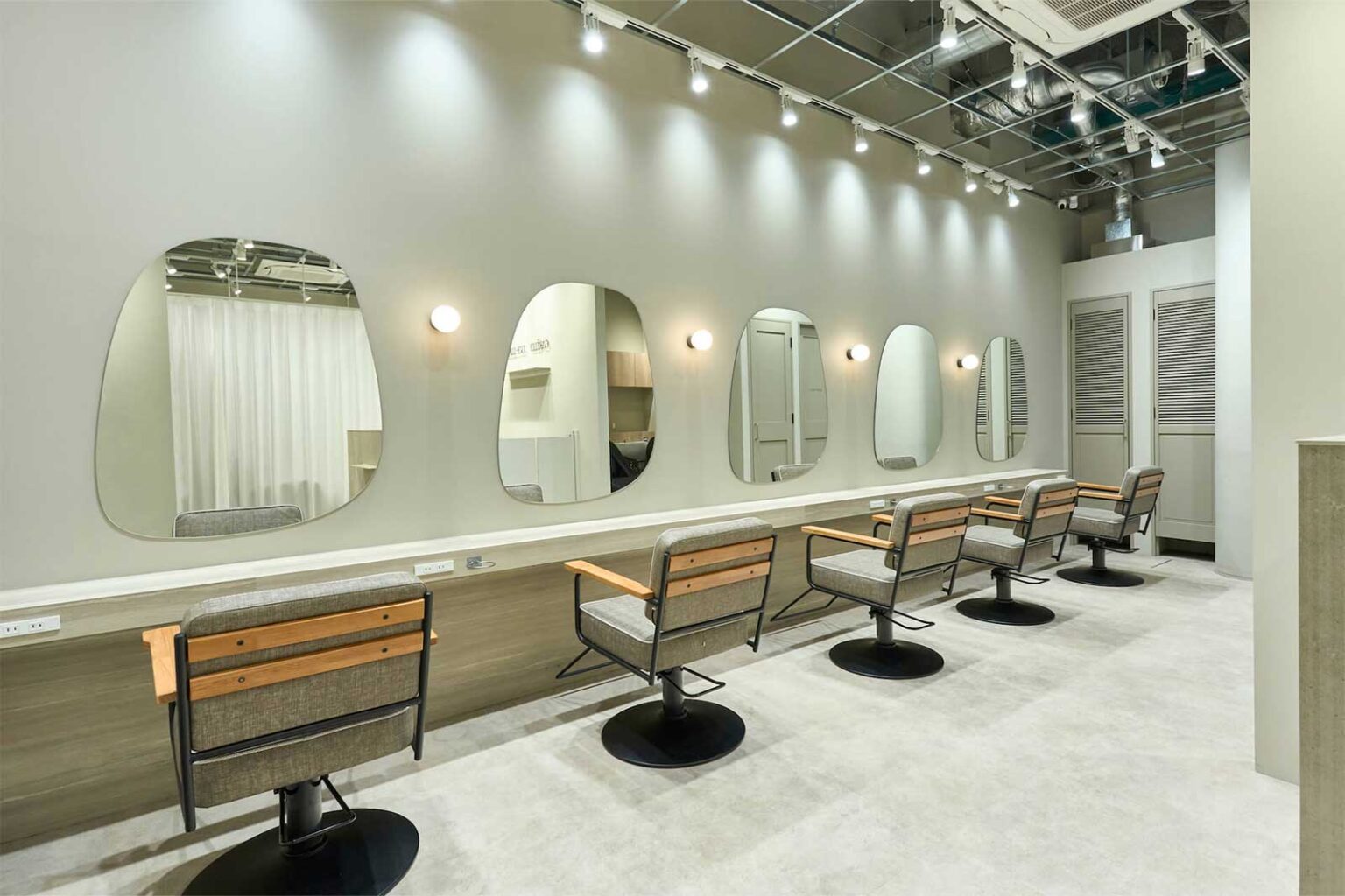 美容室のリフォーム費用はいくら？コストを抑えるポイントと注意点を解説 - LARGO MAG